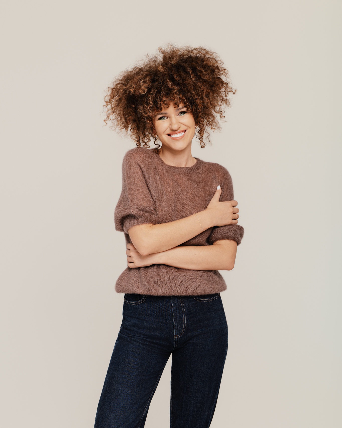 Moteriškas lengvas ir purus megztinis iš moheros vilnos PASAKA - WoolLandWoolLand